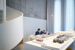 à propos — Coldefy